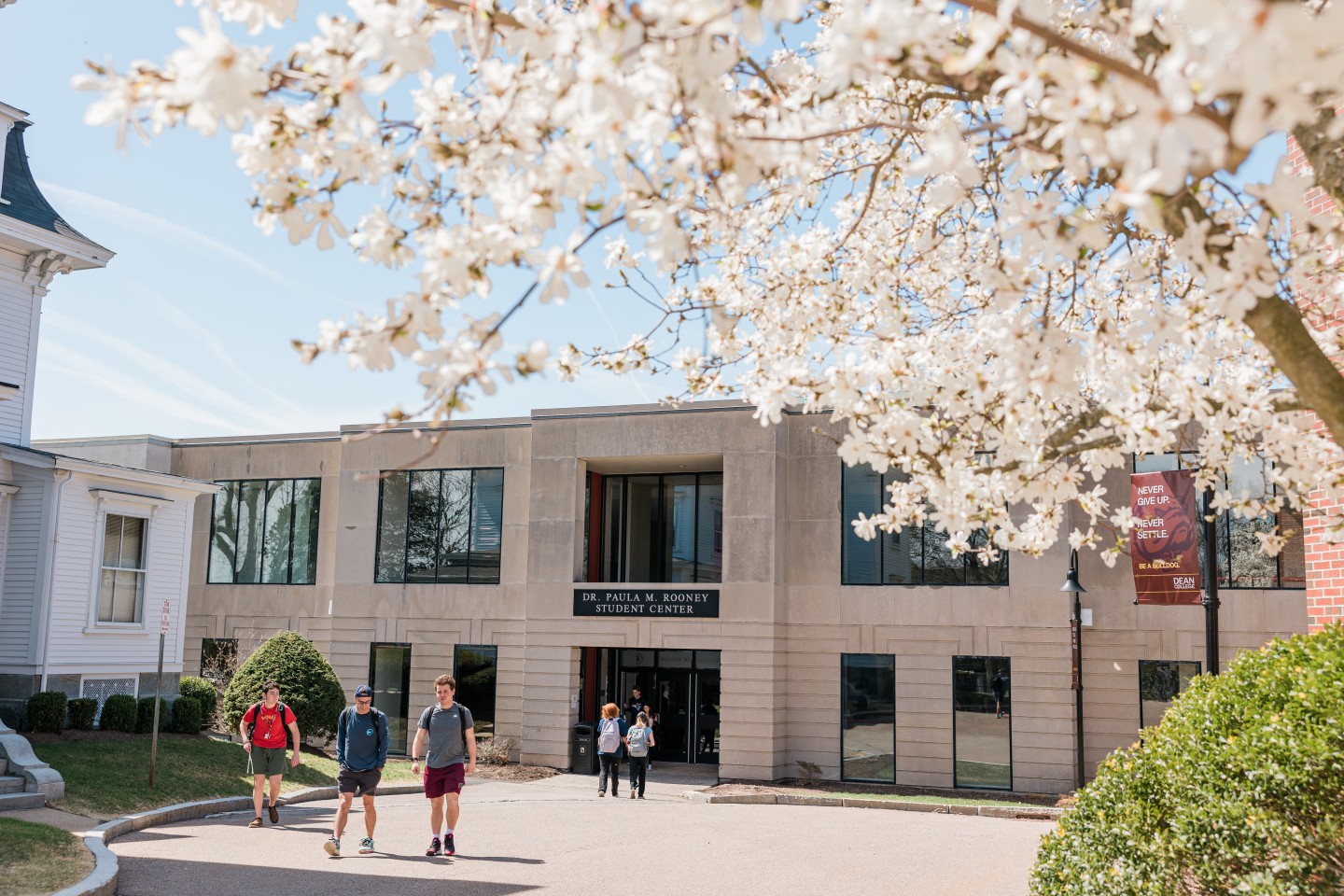 5 Reasons to Consider a Smaller College | Dean College | Dean College