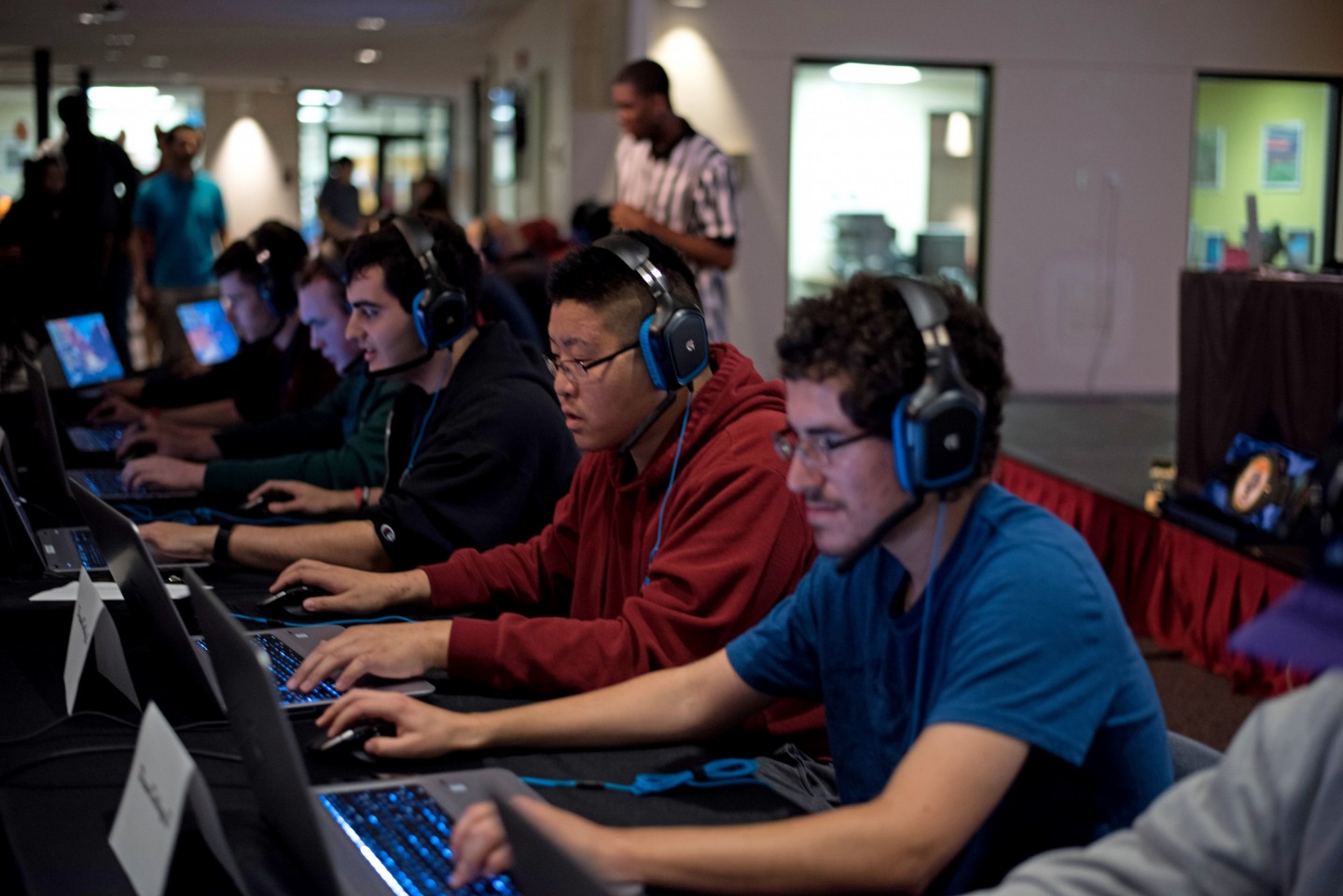 What Does an Esports Shoutcaster Do? | Dean College