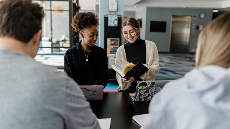 English Degree Programs | Dean College